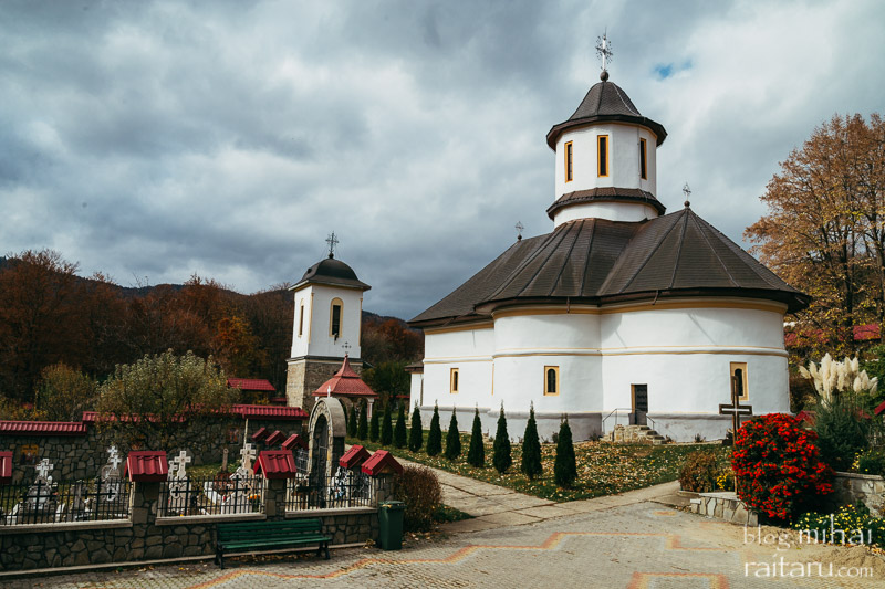 Vizita la Manastirea Crasna - Povestiri în imagini